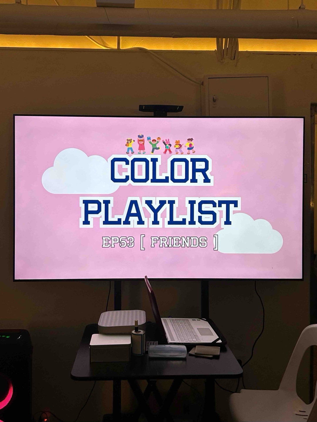 문토 피드: [Color Playlist - FRIENDS️] 평소 컬러플리에 오면 다양한 사람들을