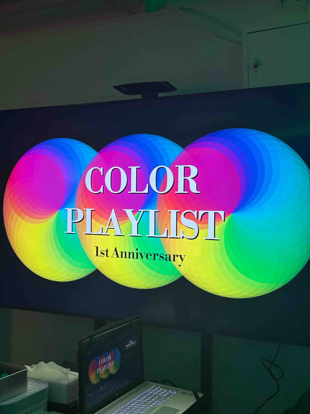 문토 피드: Color Playlist 1주년을 축하합니다 컬플이 있어서 감사합니다 저는 하얀 크레파